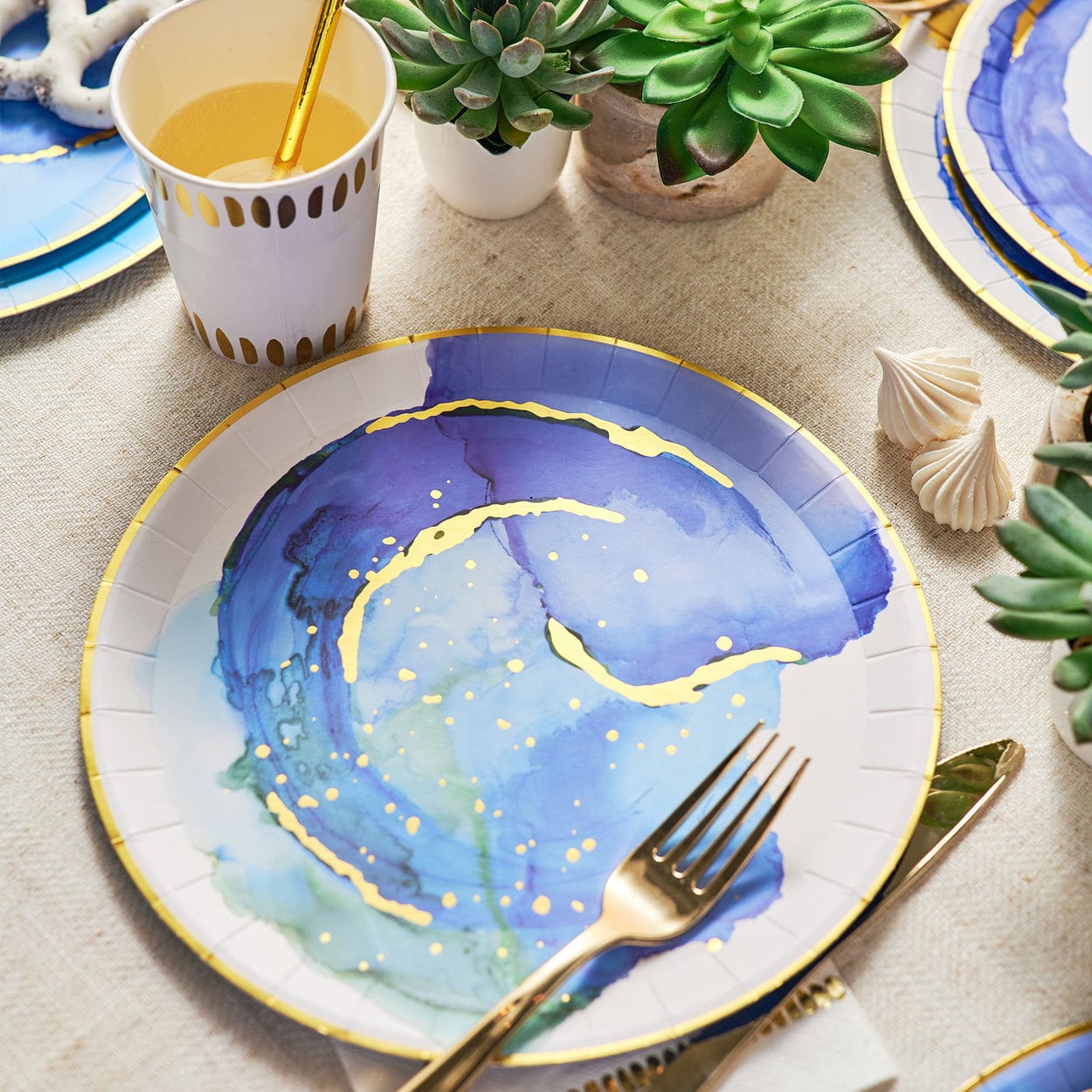 Cheap party plates and cutlery store